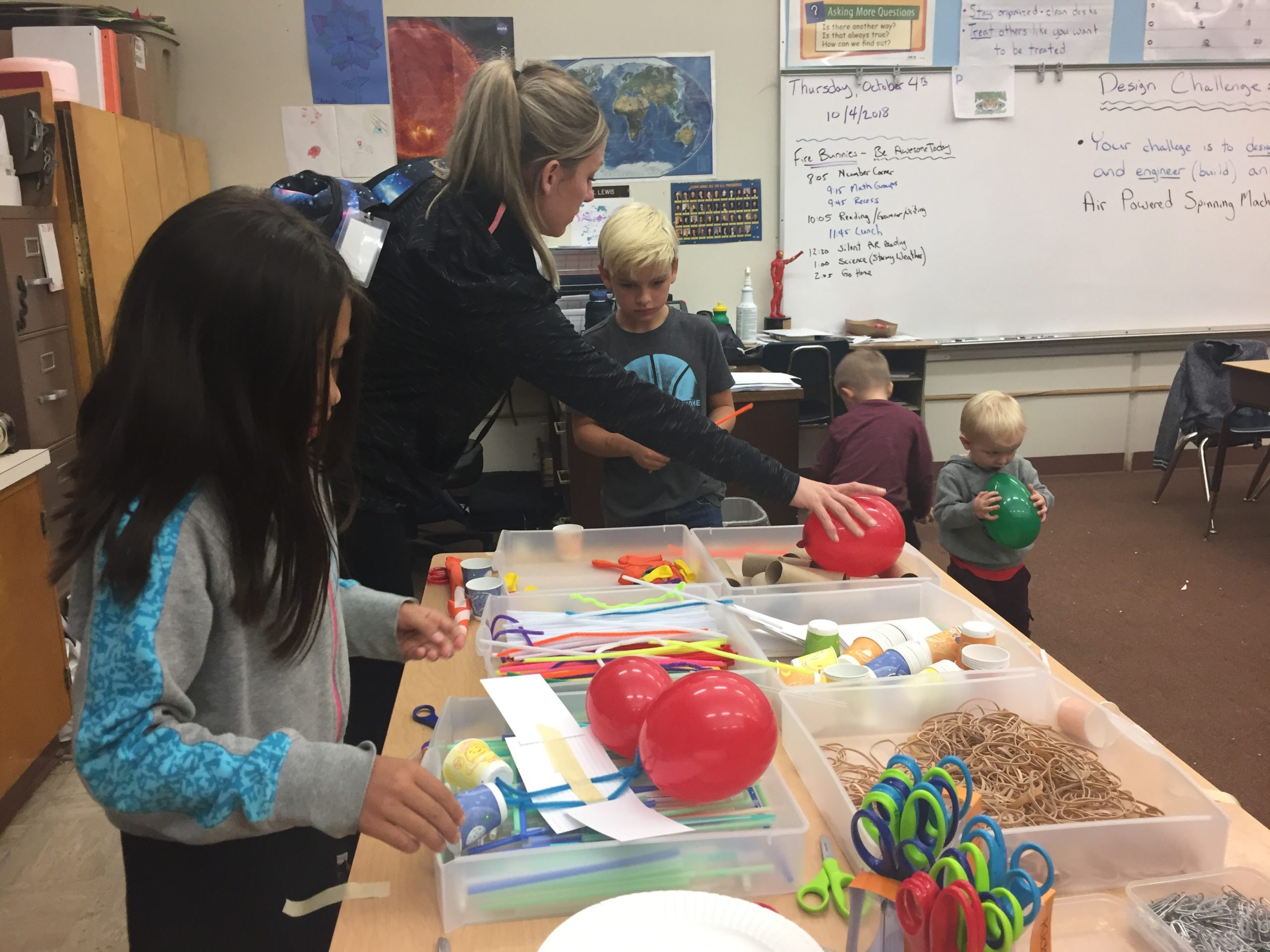 What is the difference between traditional education and STEAM education?